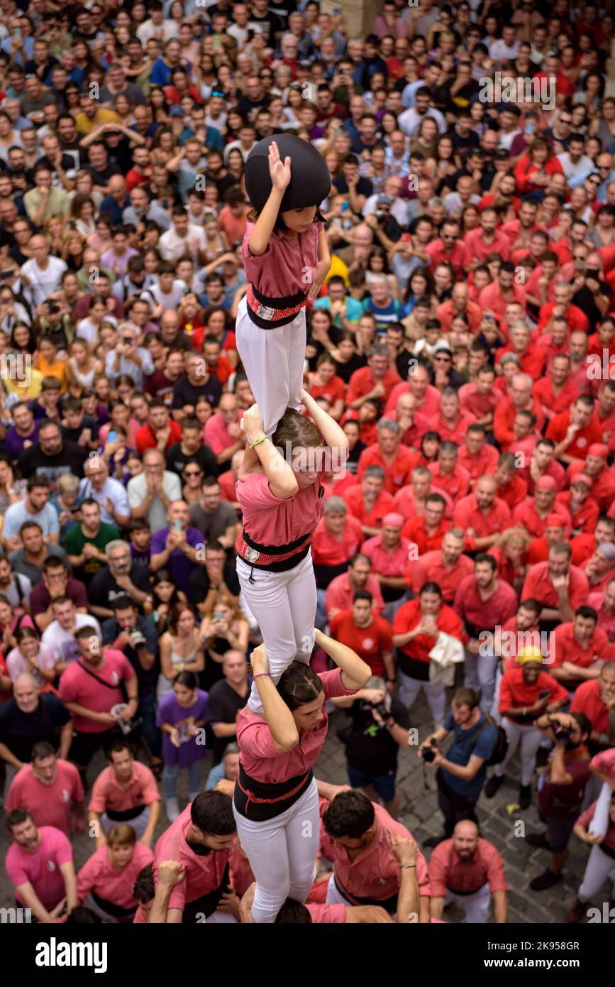 Castell ("castle" or human tower) 4 of 9 with a "agulla" (spire) from ...