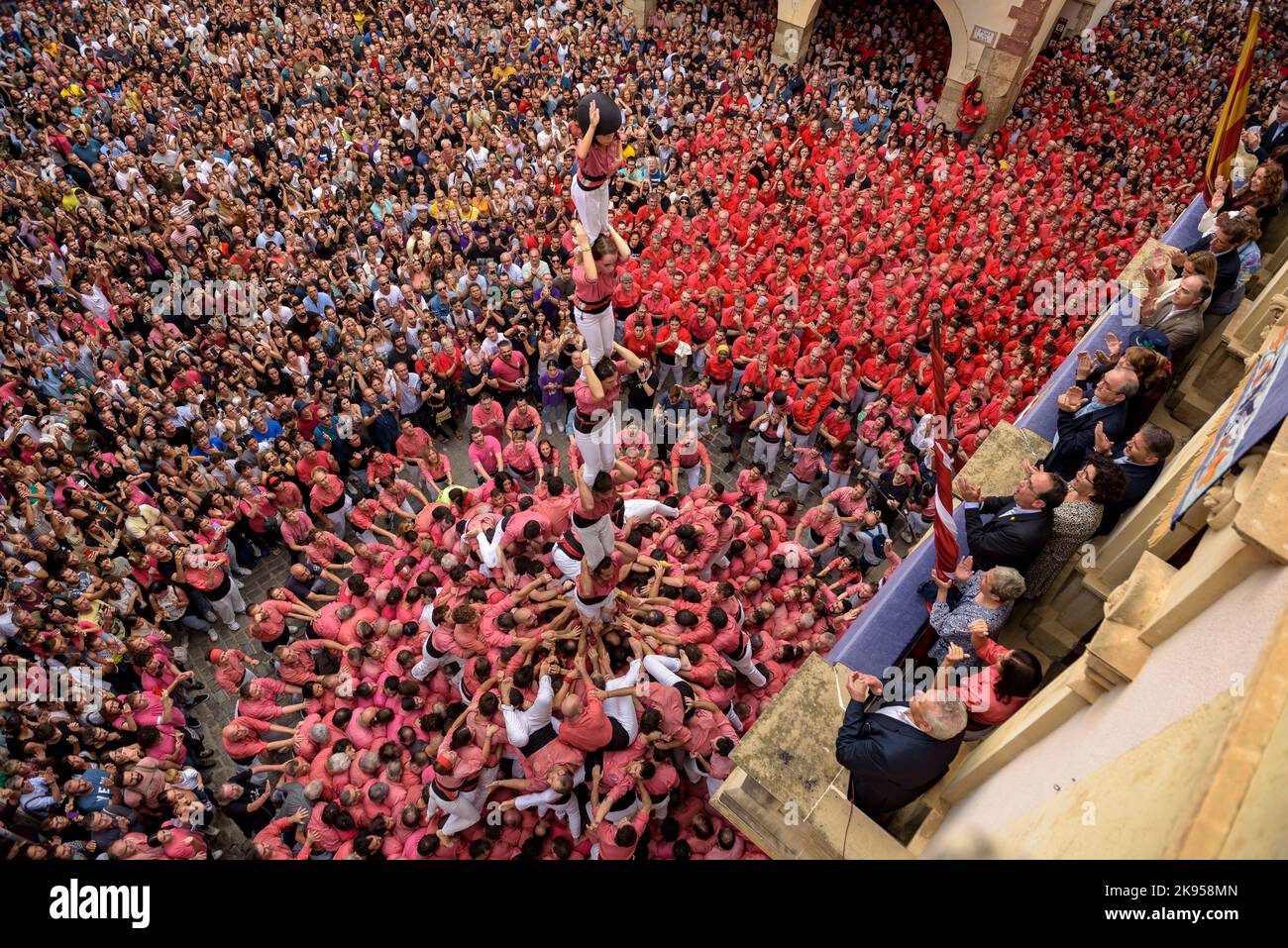 Castell ("castle" or human tower) 4 of 9 with a "agulla" (spire) from ...