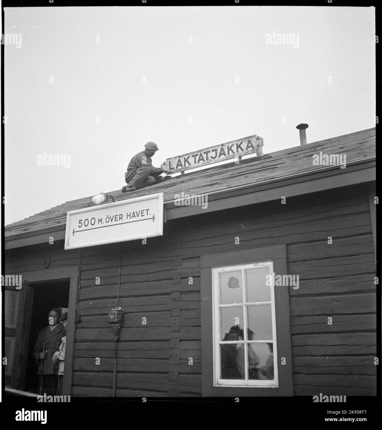Station sign Black and White Stock Photos & Images - Alamy