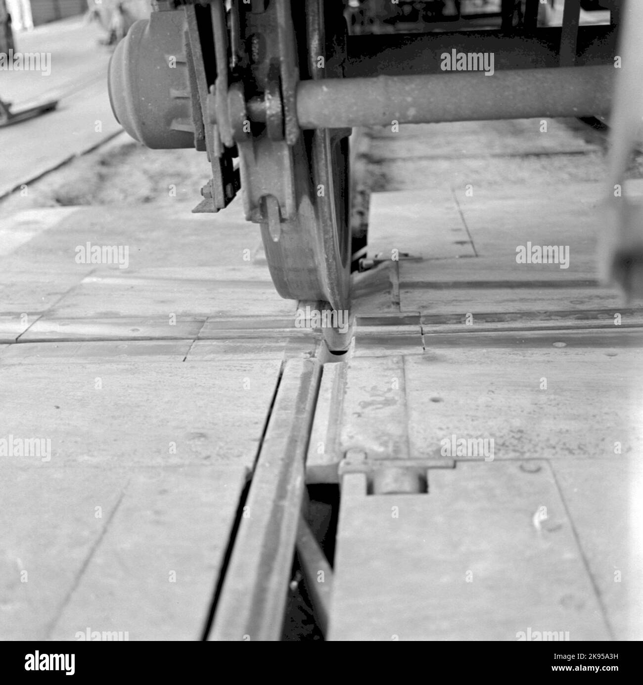 Transhipment magazine, trolley in the track junction, chain transporter ...