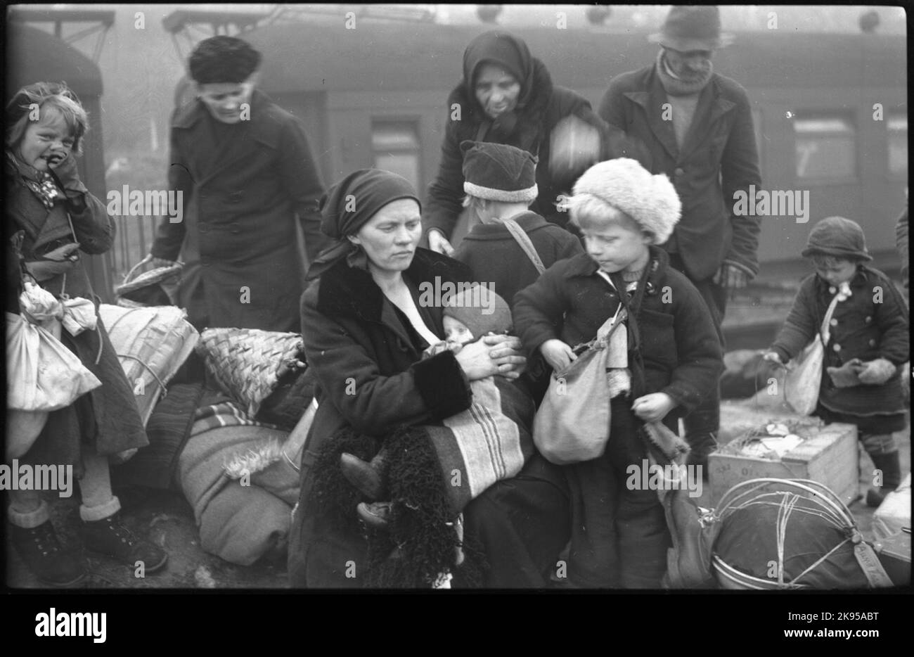 Refugees from Finland arrive in Haparanda in the fall of 1944 Stock ...