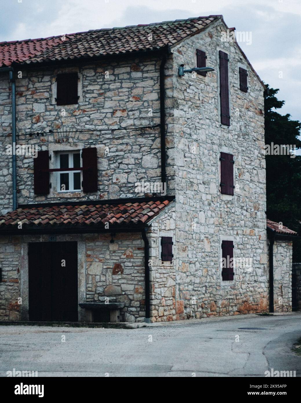 Rural house facade stone hi-res stock photography and images - Alamy