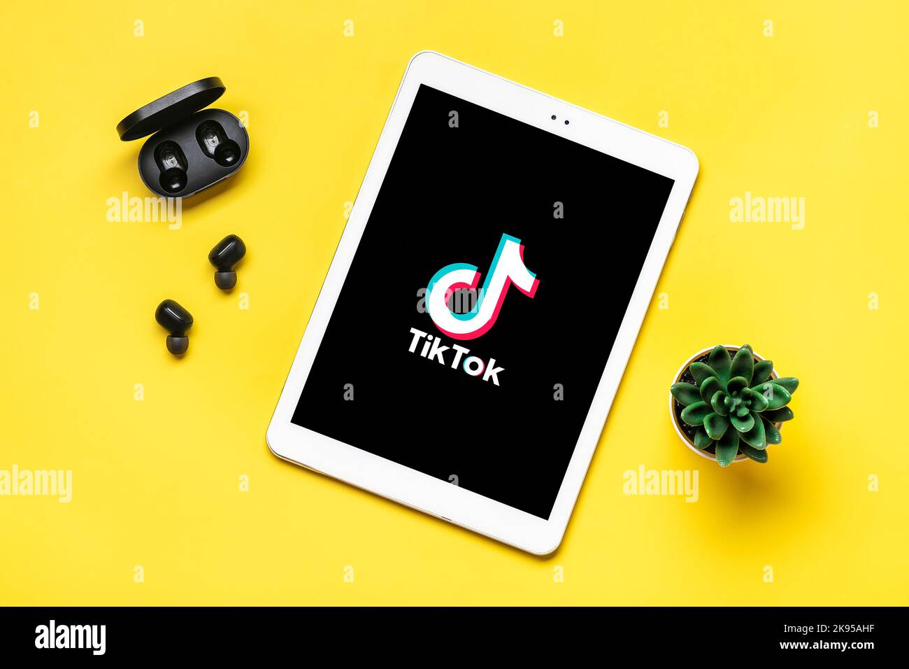 Bangkok, Thailand. October 2022 Tablet Tik Tok application icon, logo ...