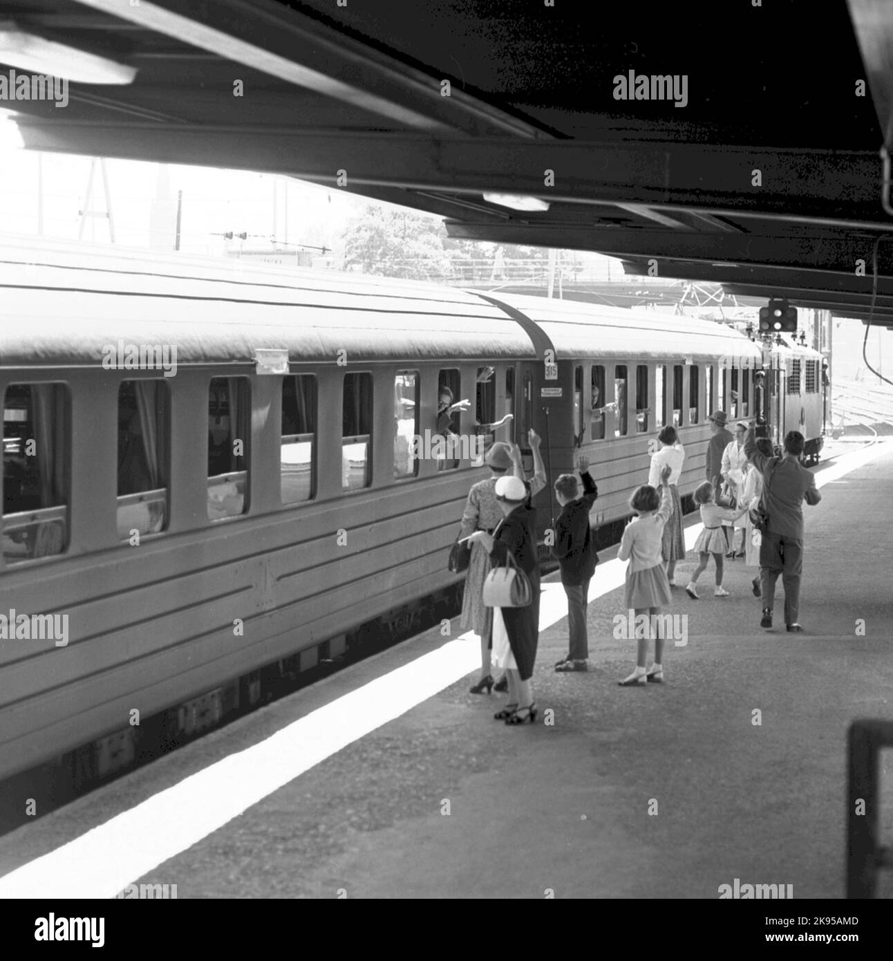 Departure farewell Black and White Stock Photos & Images - Alamy
