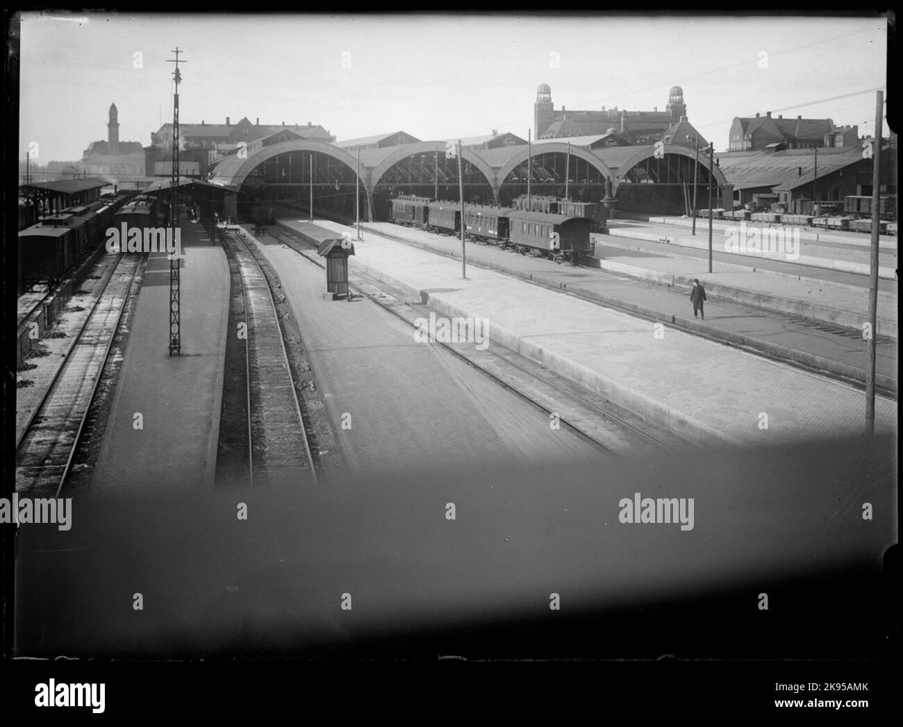 The track halls at Malmö Central Station Stock Photo - Alamy