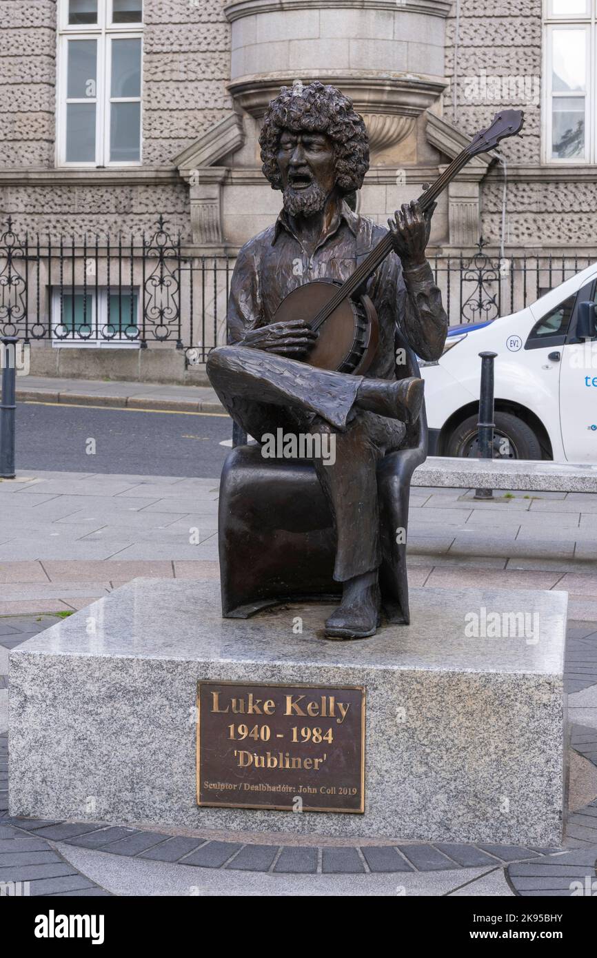 Luke kelly sculpture hi-res stock photography and images - Alamy