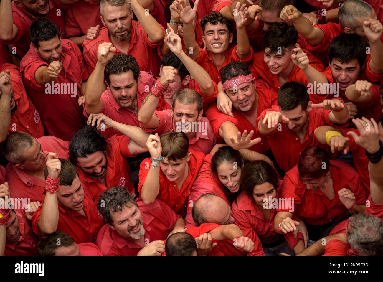 People of Colla Jove dels Xiquets de Valls celebrating after completing ...