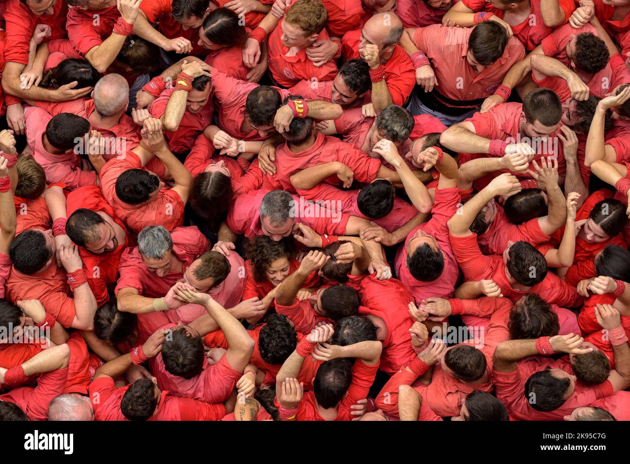 People of Colla Jove dels Xiquets de Valls celebrating after completing ...