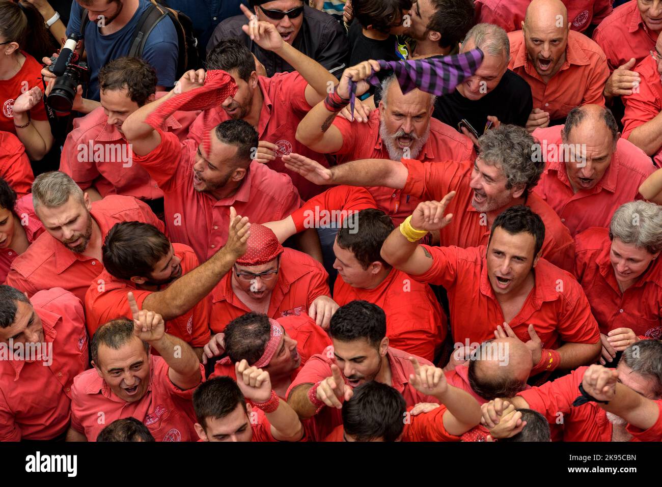 People of Colla Jove dels Xiquets de Valls celebrating after completing ...