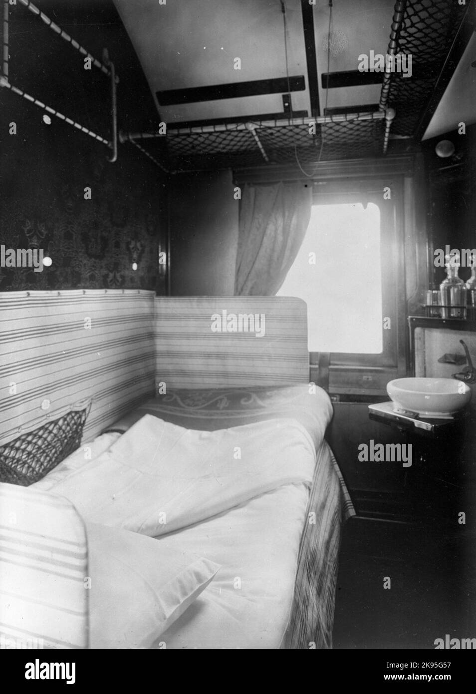 First class sleep hi-res stock photography and images - Alamy