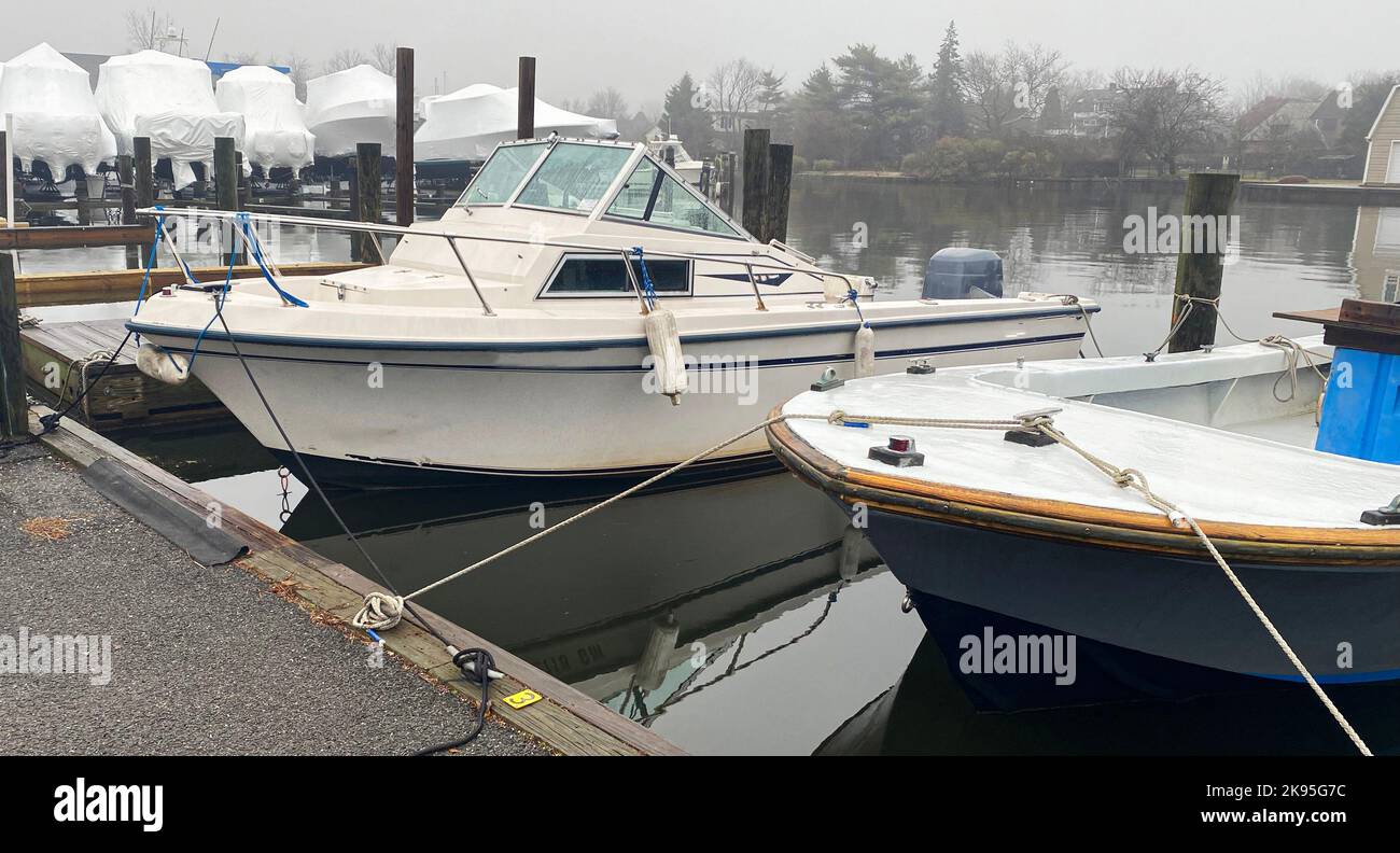 Shrink wrapped boats hi-res stock photography and images - Alamy