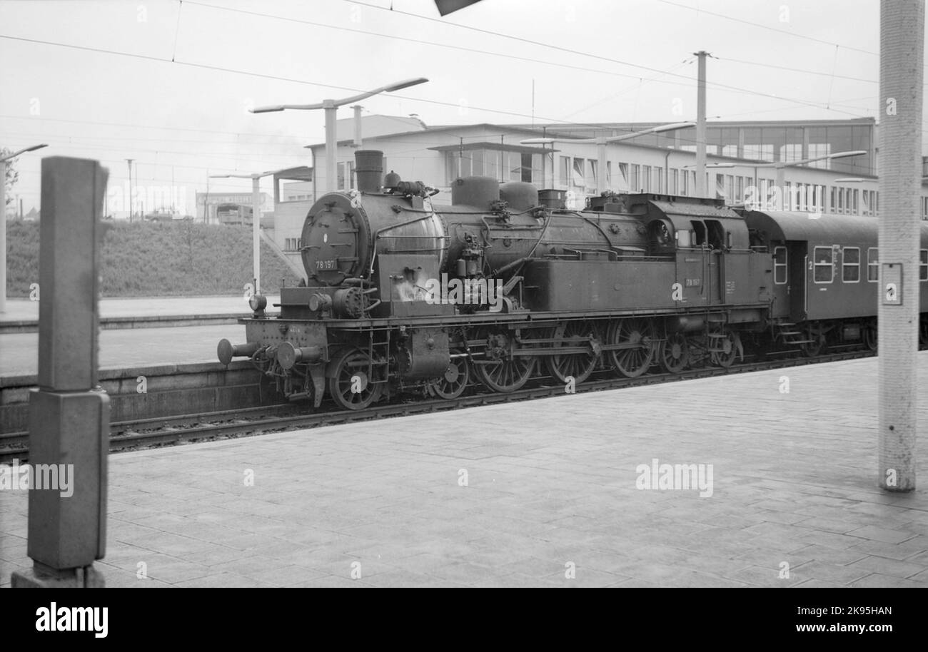 Bahn trains Black and White Stock Photos & Images - Alamy