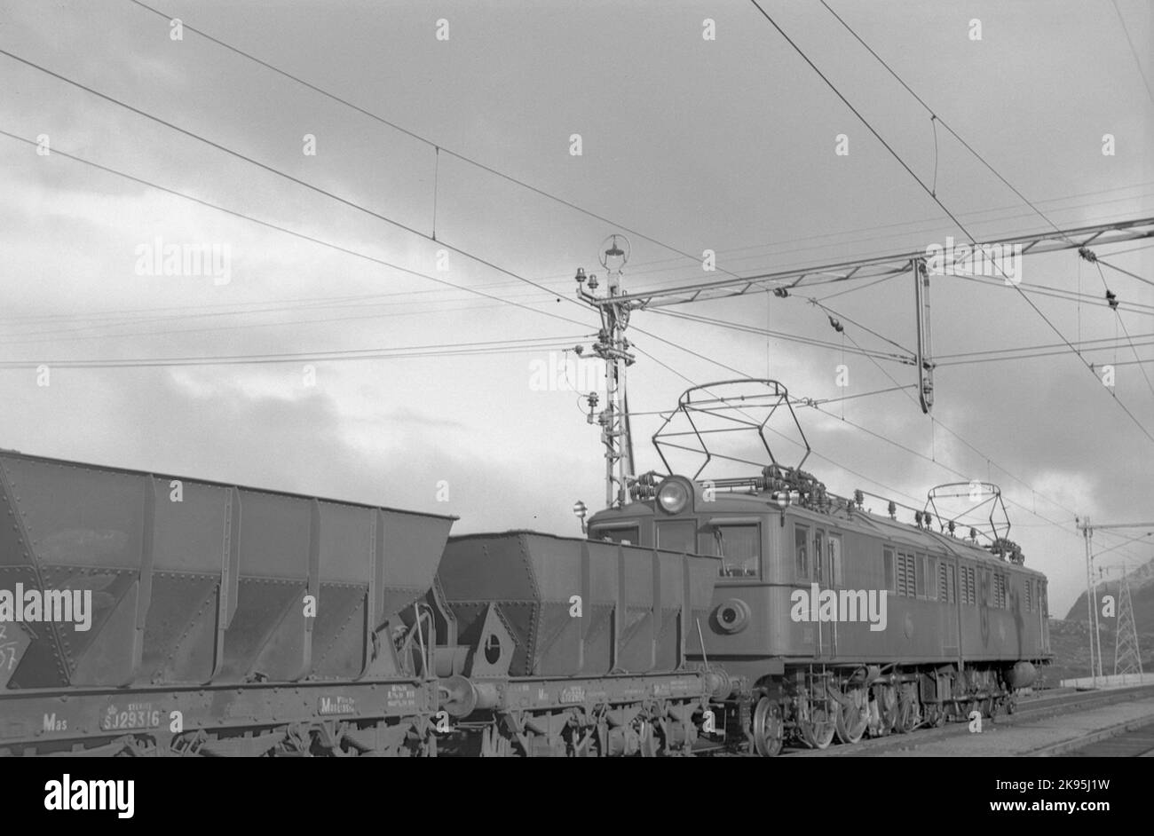State railways, SJ of 100 with ore train Stock Photo - Alamy