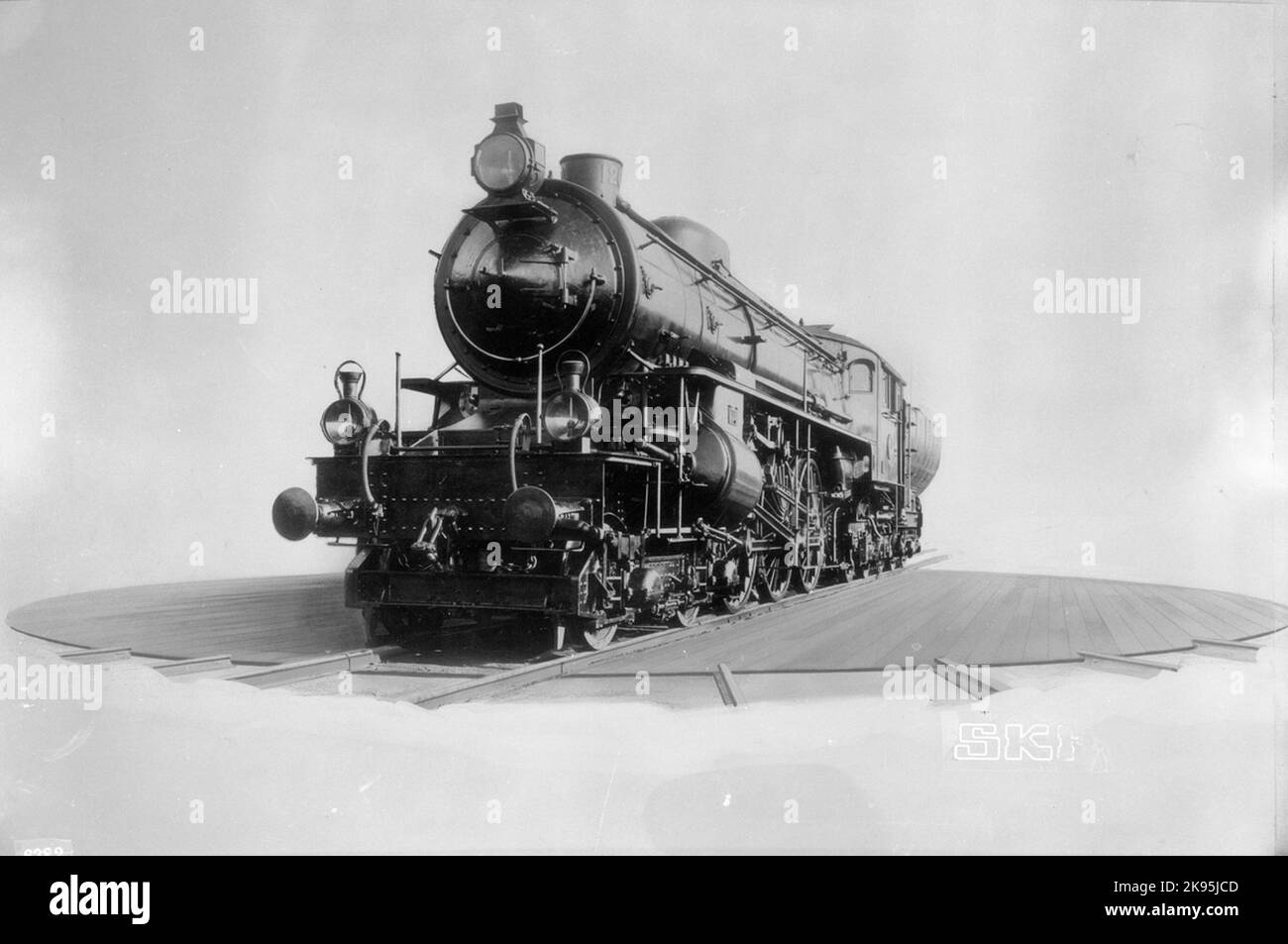 State Railways, SJ F 1200 on the turntable. Delivered in 1914numera at ...