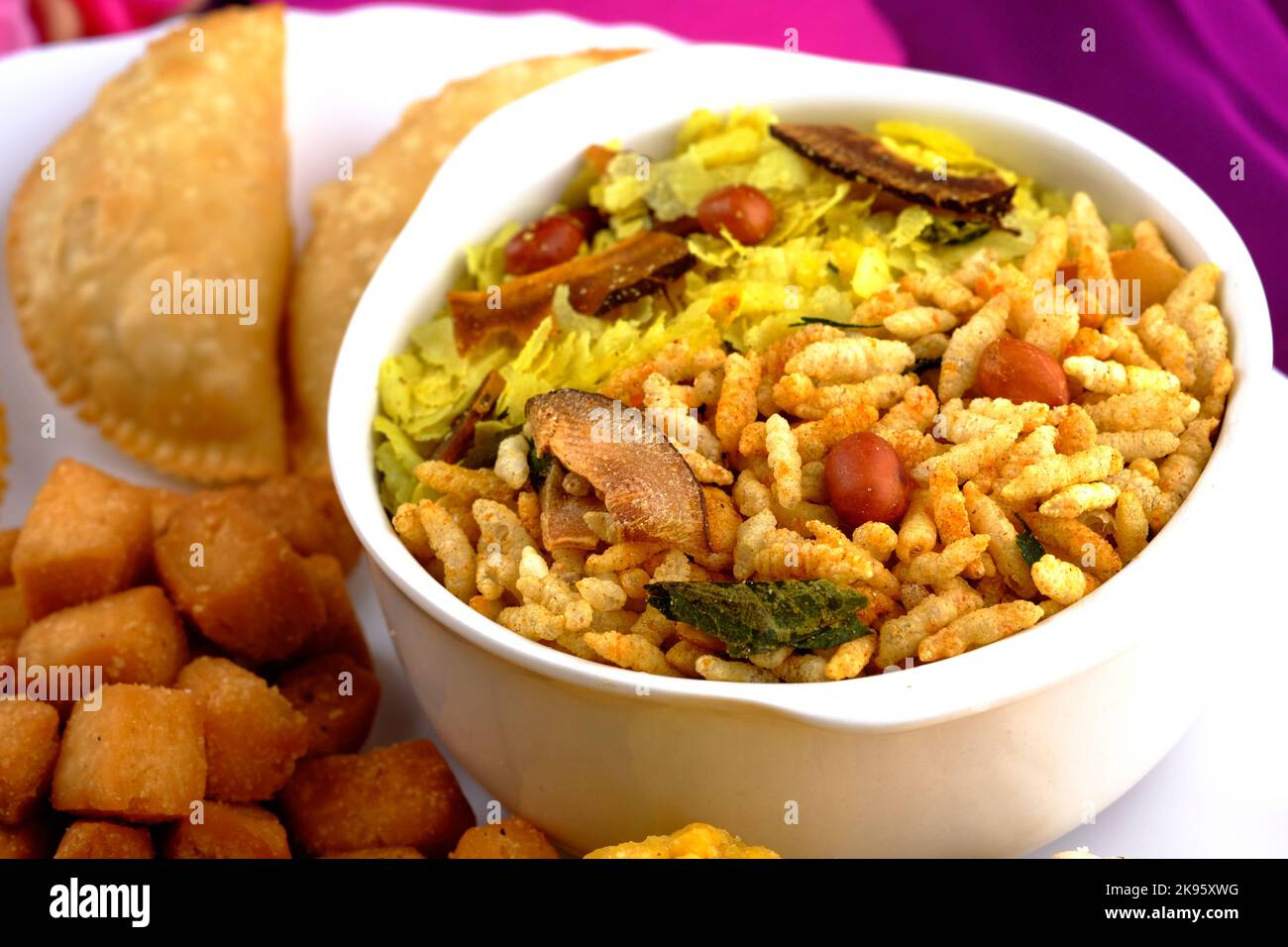 Diwali snacks Diwali faral, Diwali Special sweet and salty snacks ...