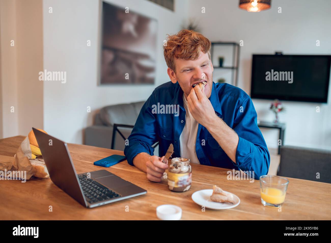Man making sandwich kitchen hi-res stock photography and images - Alamy