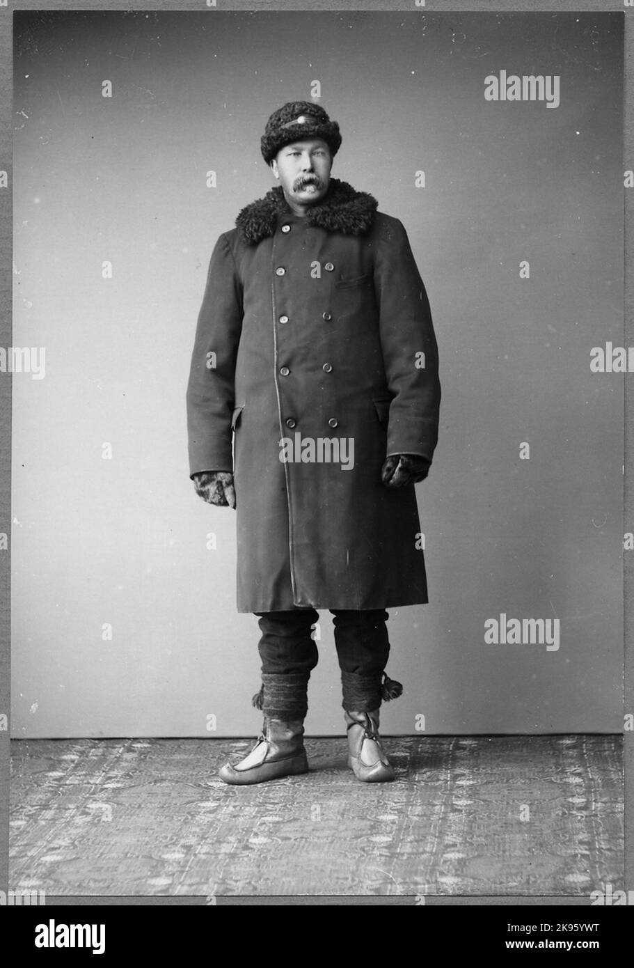English locomotive driver Robertson, ran the main locomotive in the ...