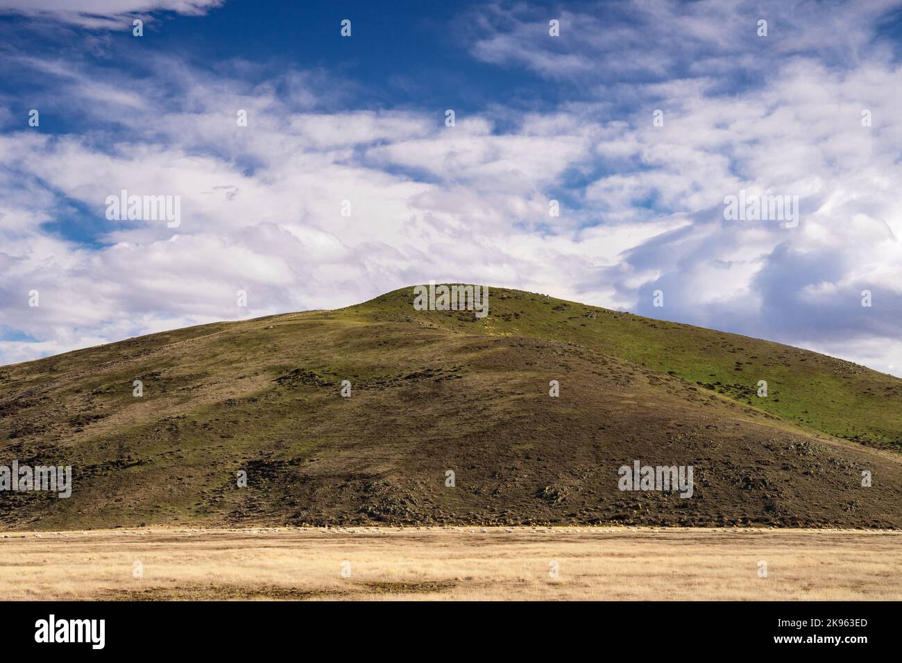 Mountainous view along State Highway 8 from Fairlie to the famous Lake ...