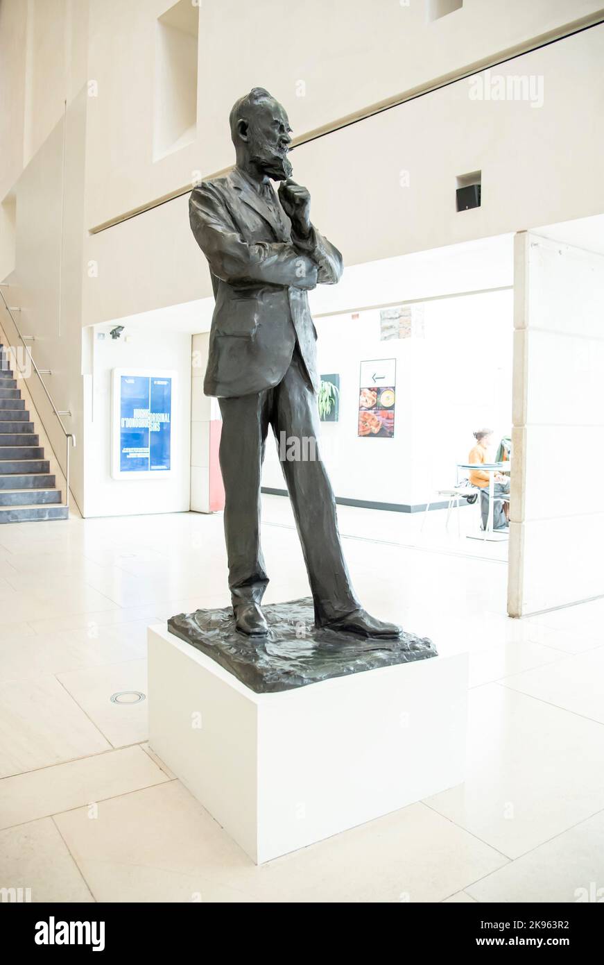 George Bernard Shaw Statue at the National Gallery of Ireland in Dublin ...