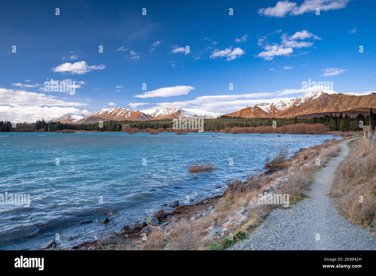 Beautiful mountainous view of the turquoise color Lake Tekapo as view ...