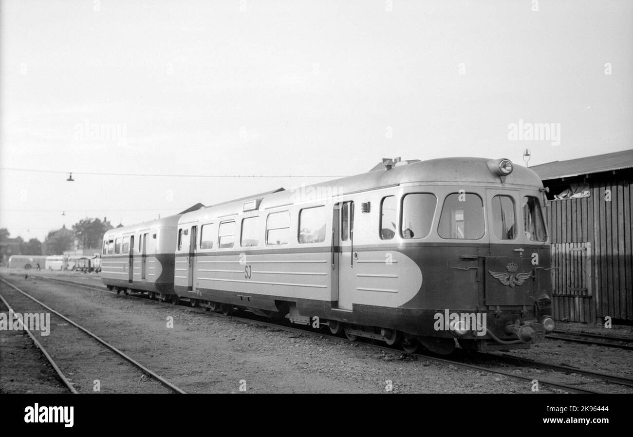 Rail bus train. State Railways, SJ YC04T 592 and SJ UCF05T 1618 Stock ...