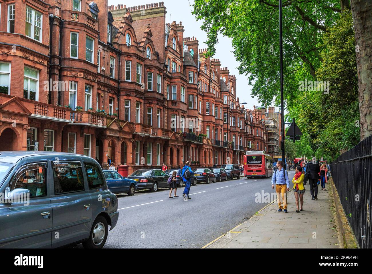 Residential street chelsea london hi-res stock photography and images ...