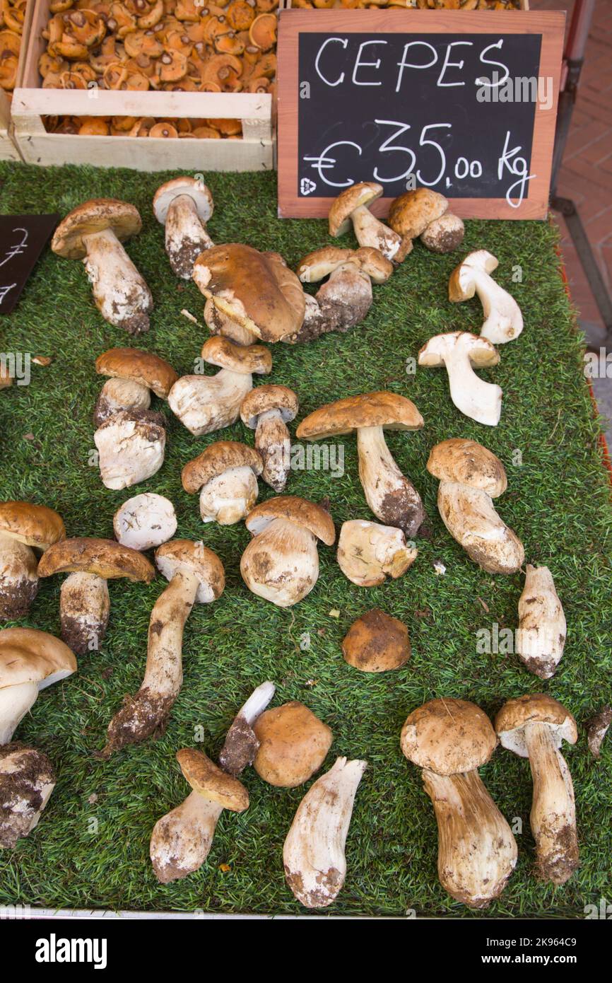 Monaco, La Condamine, market, cepes Stock Photo - Alamy