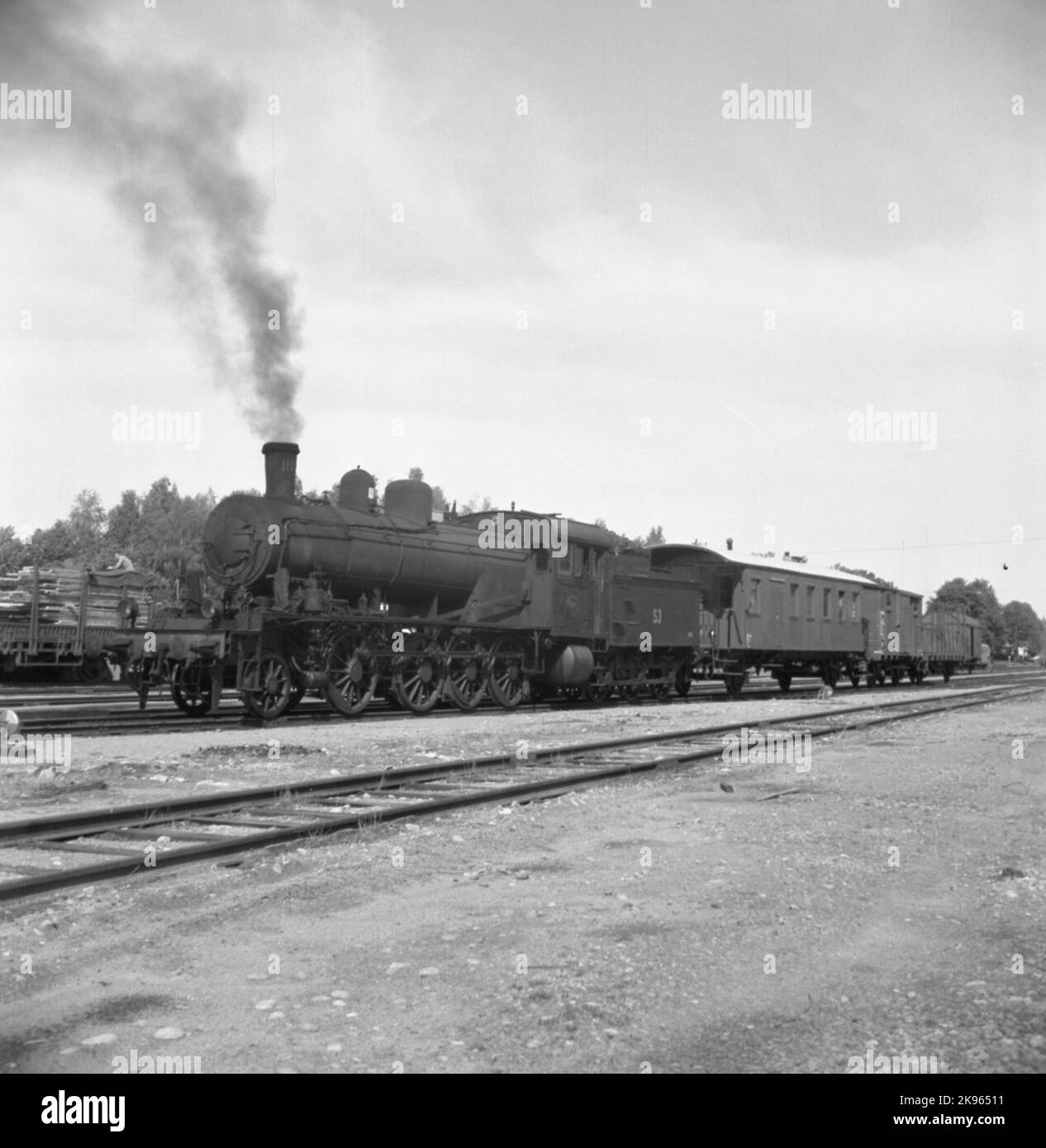 State Railways, SJ E2 1122 by train Stock Photo - Alamy