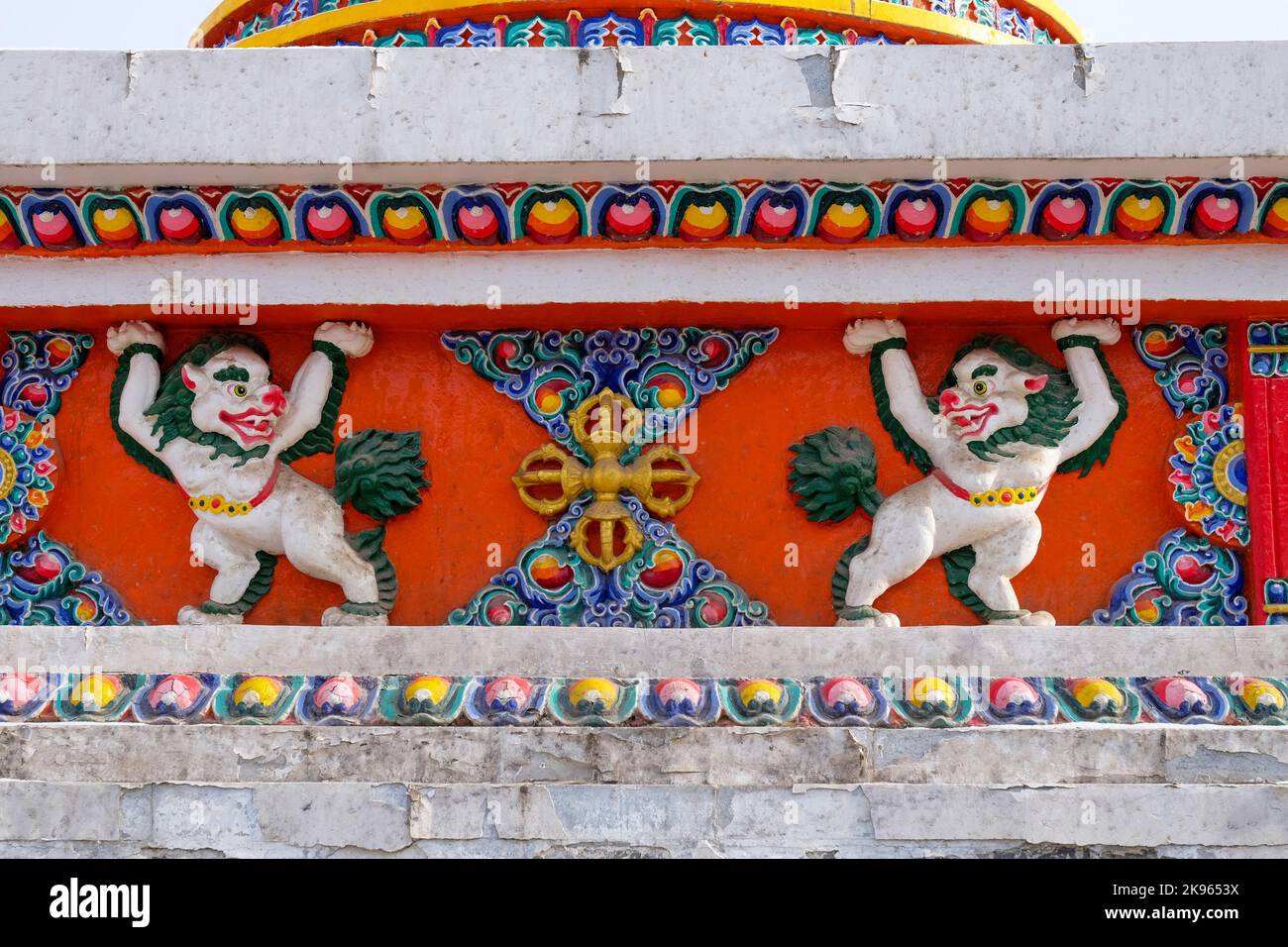 The Tibetan white lions on Ta'er temple, Kumbum monastery walls Stock ...