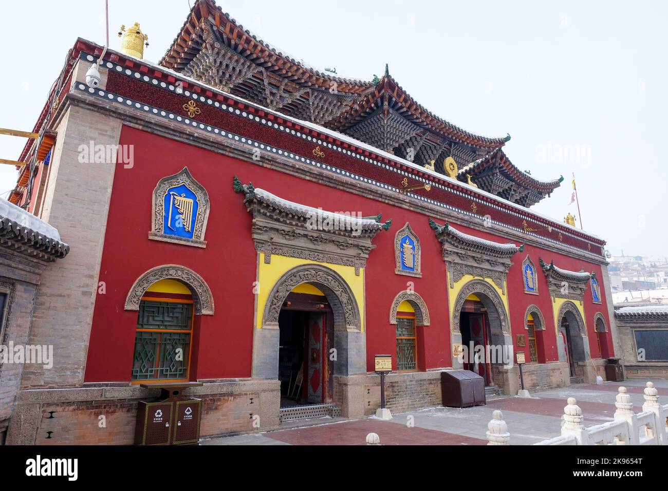 The Tibetan stupa Ta'er temple, Kumbum monastery in winter in Xining ...