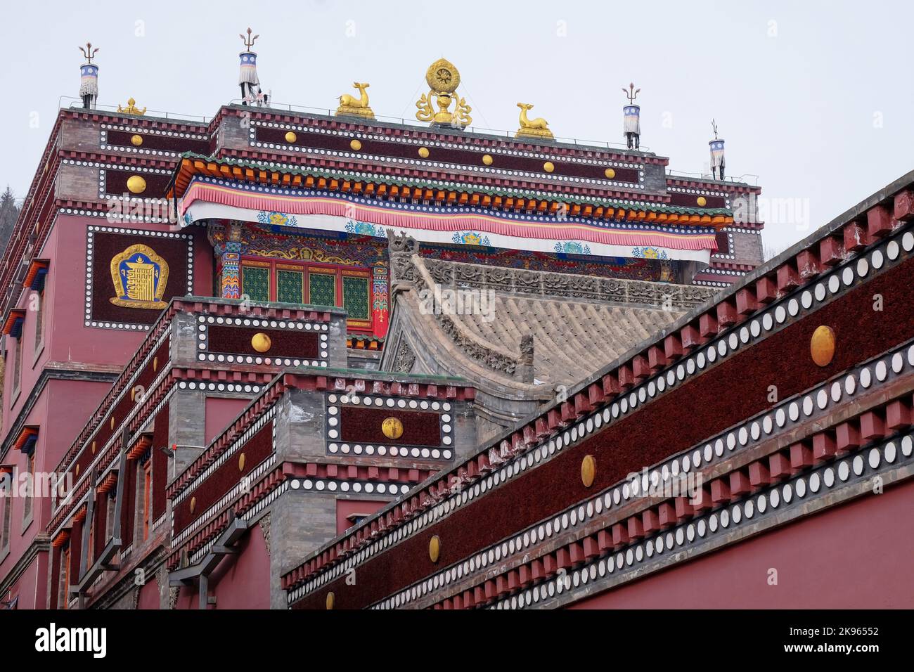 The Tibetan stupa Ta'er temple, Kumbum monastery in winter in Xining ...