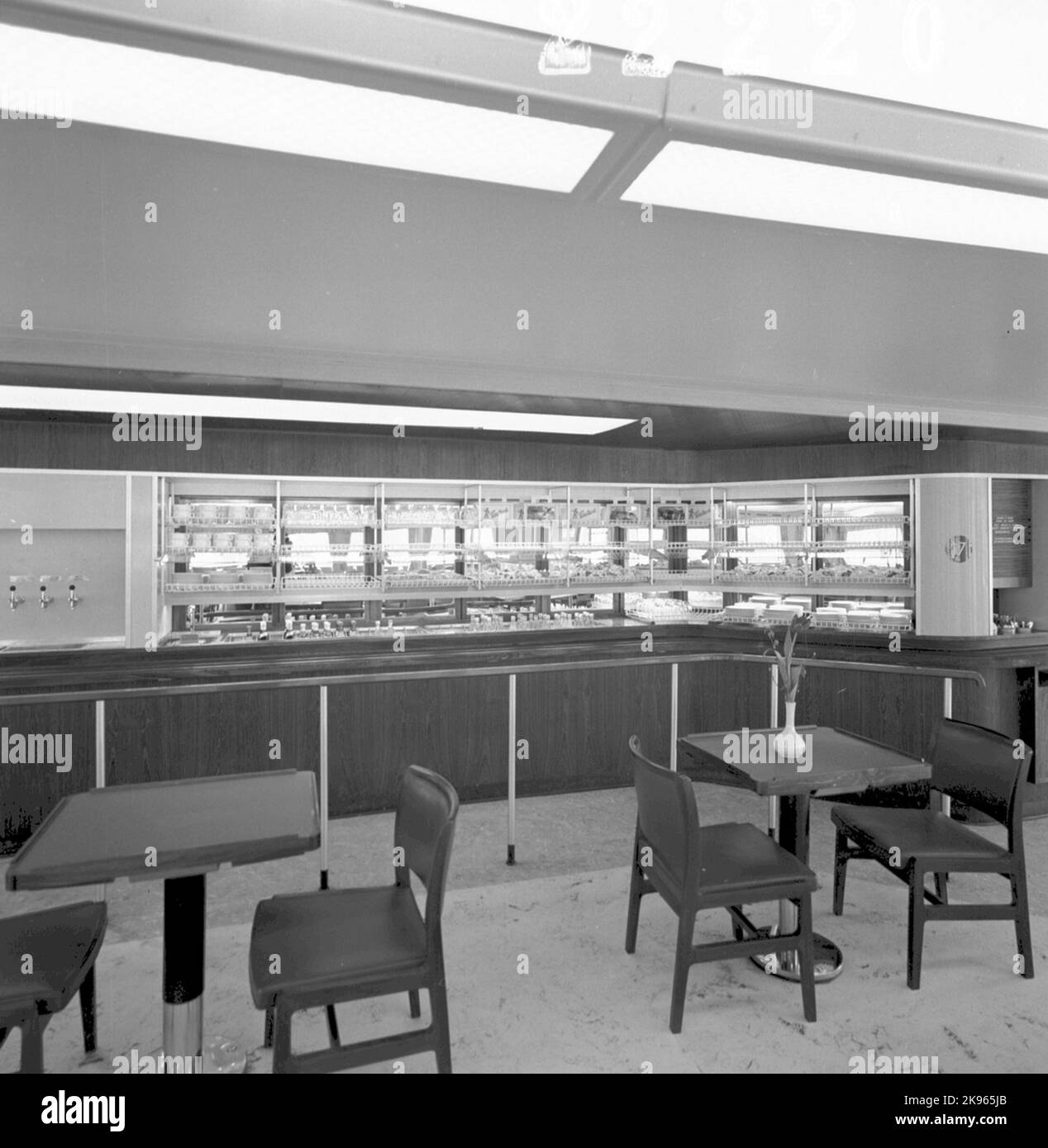 Cafeteria system hi-res stock photography and images - Alamy