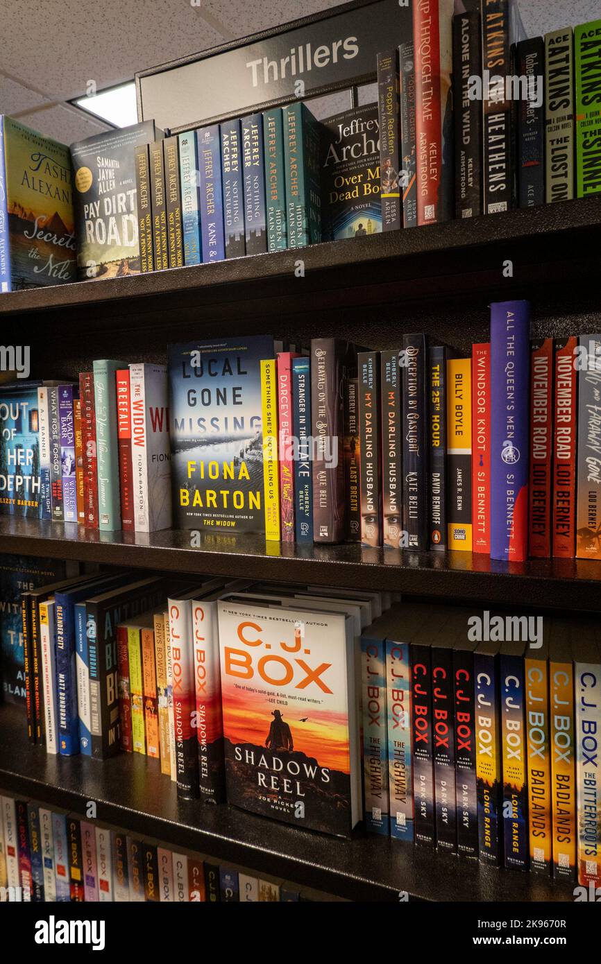 Books and magazines store hi-res stock photography and images - Alamy