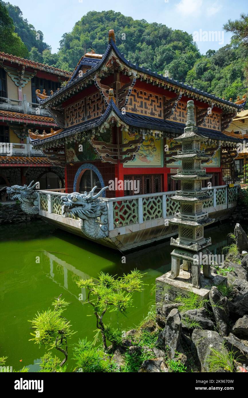 Ipoh, Malaysia - October 2022: Views of the Sam Poh Tong Temple ...