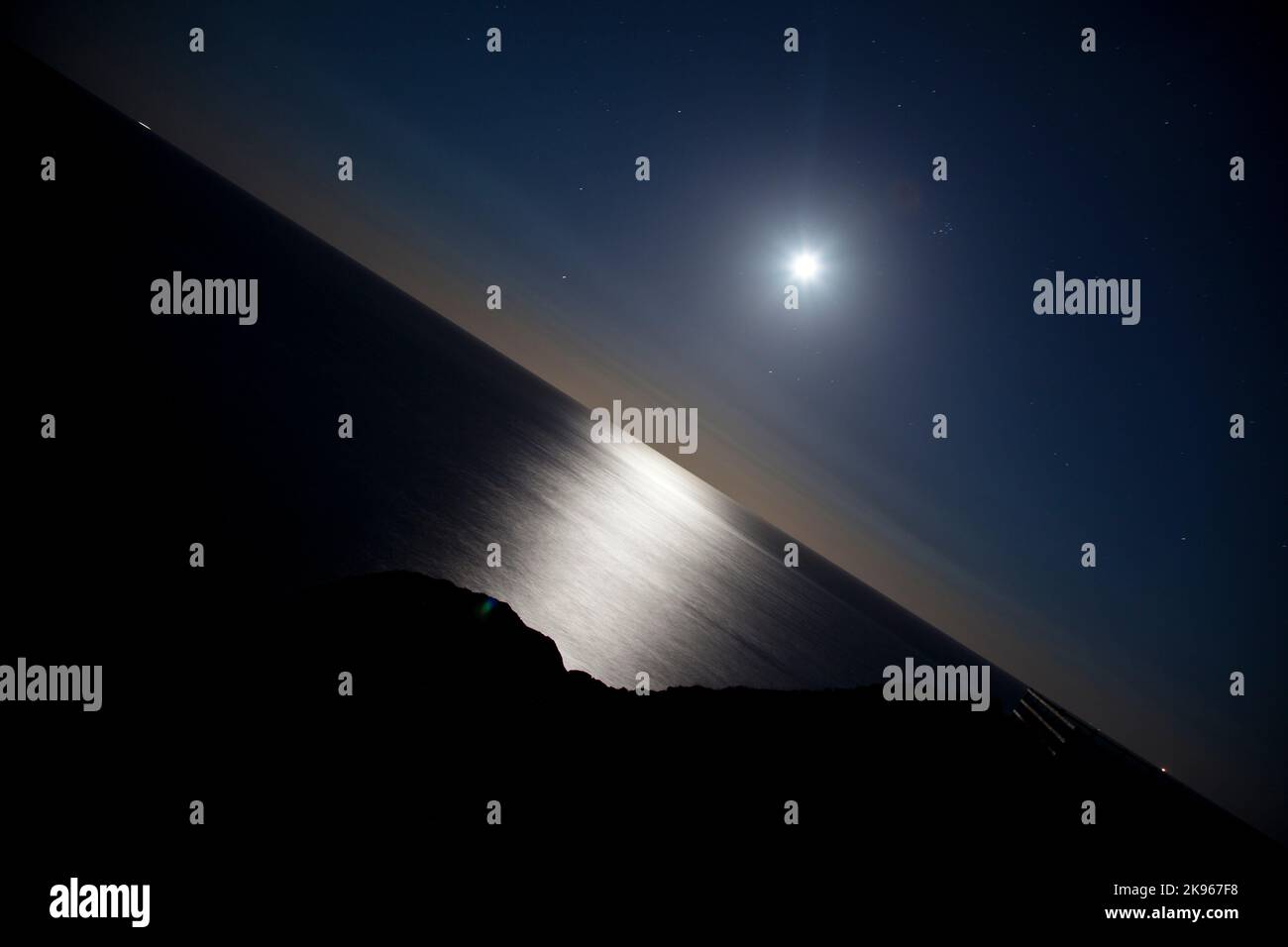 Flamborough Head cliffs and lighthouse Stock Photo - Alamy