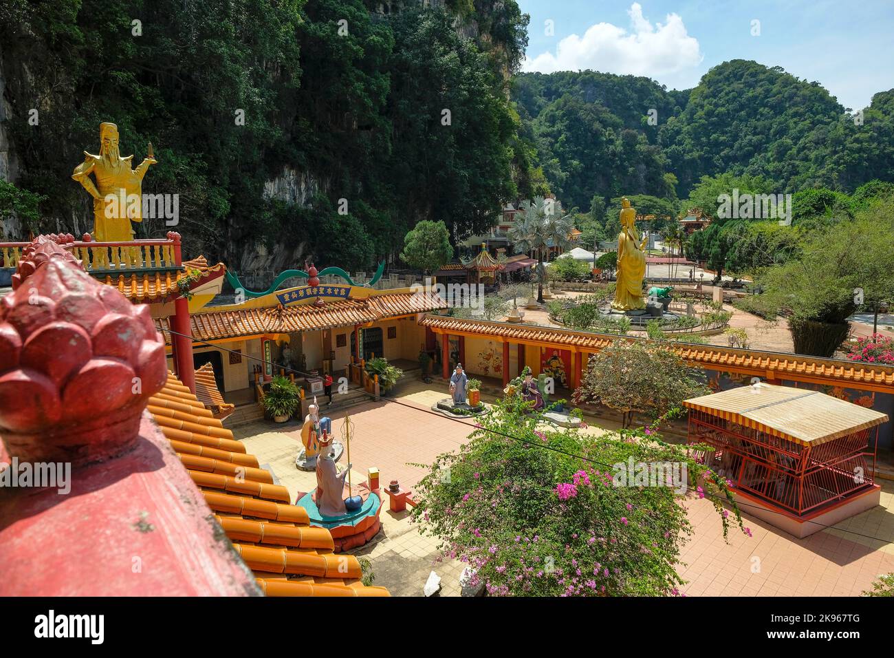 Ipoh, Malaysia - October 2022: Views of the Ling Sen Tong Temple ...