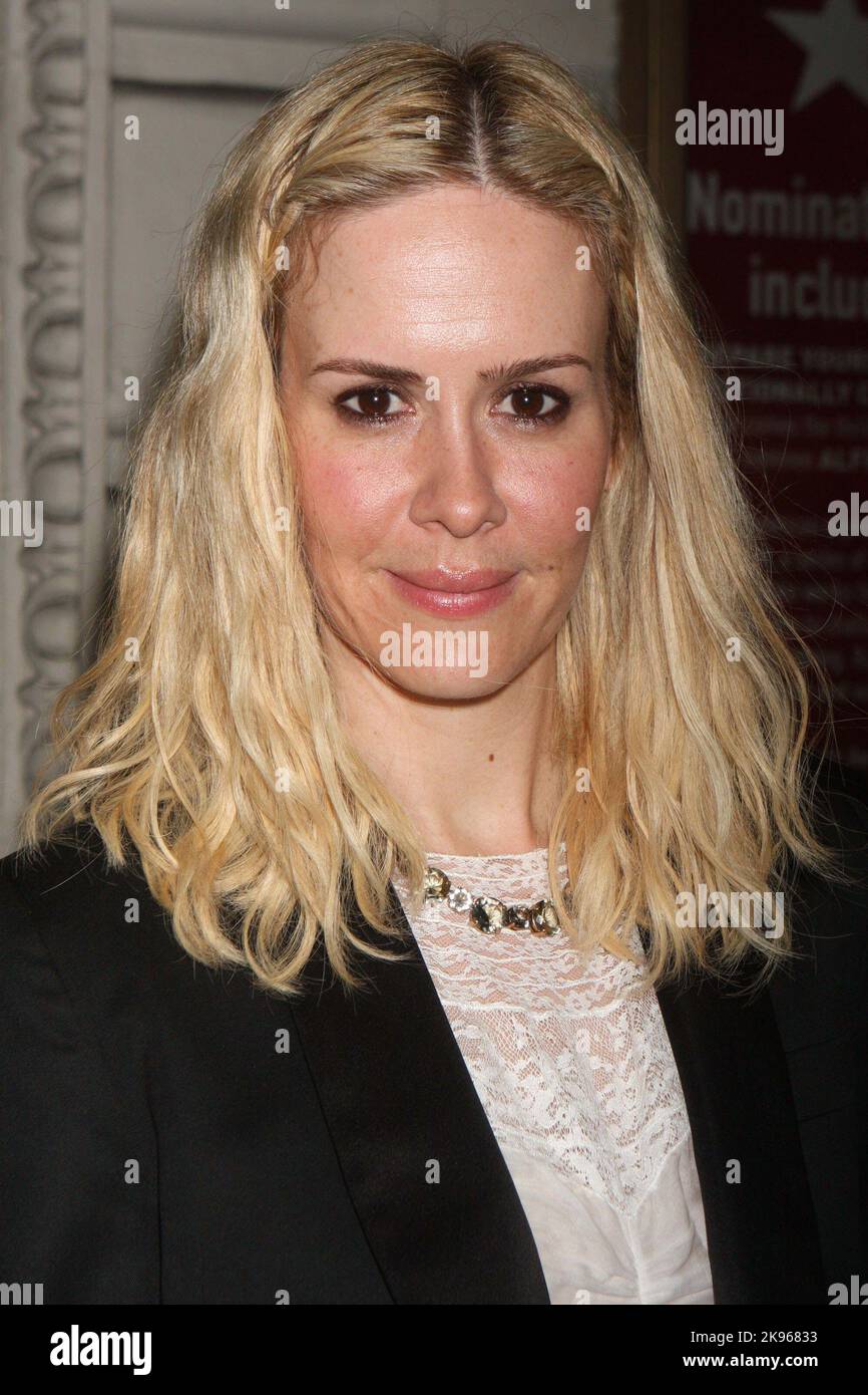 John golden theatre new york hi-res stock photography and images - Alamy