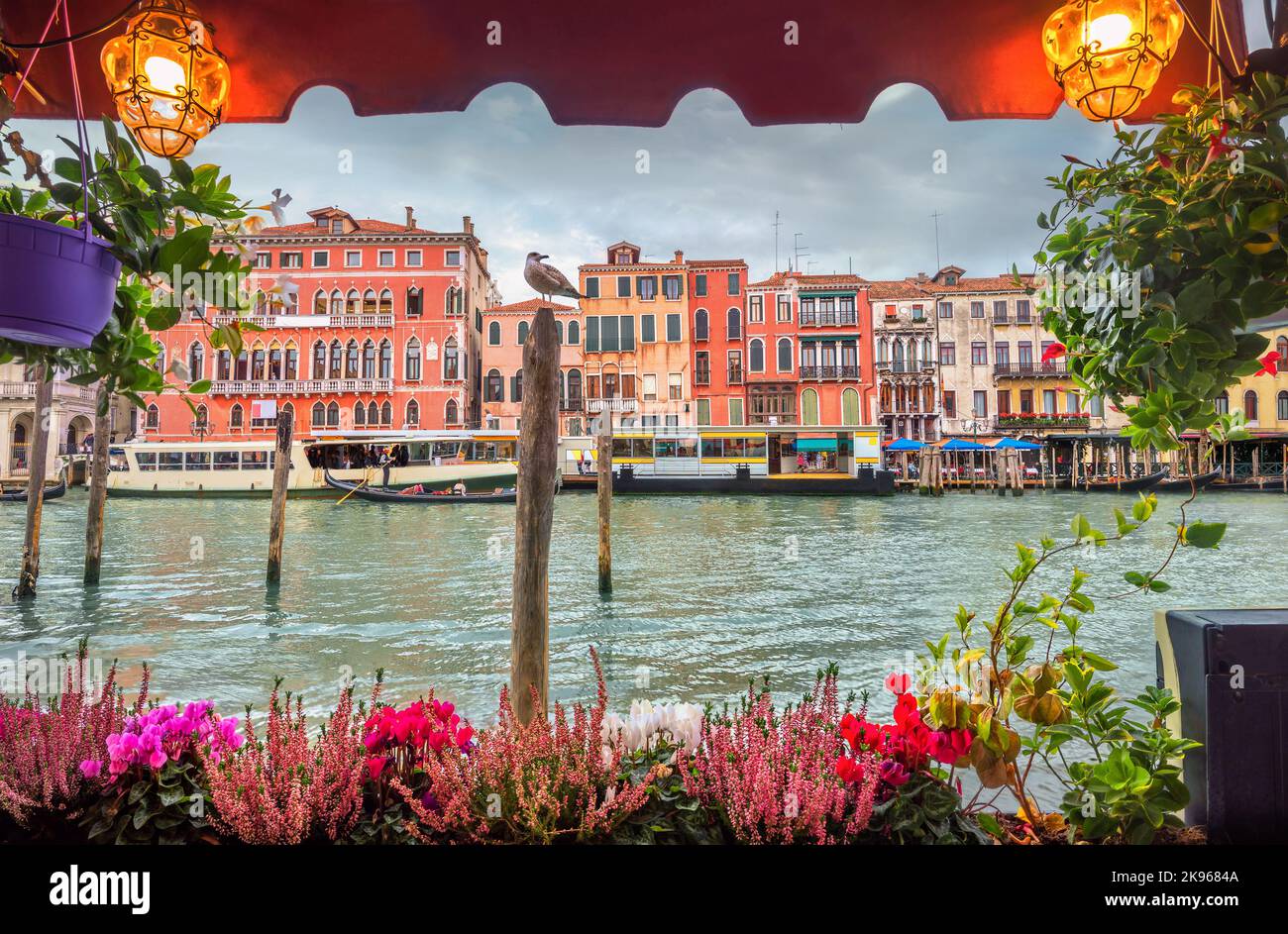 Italy venice street cafe hi-res stock photography and images - Alamy