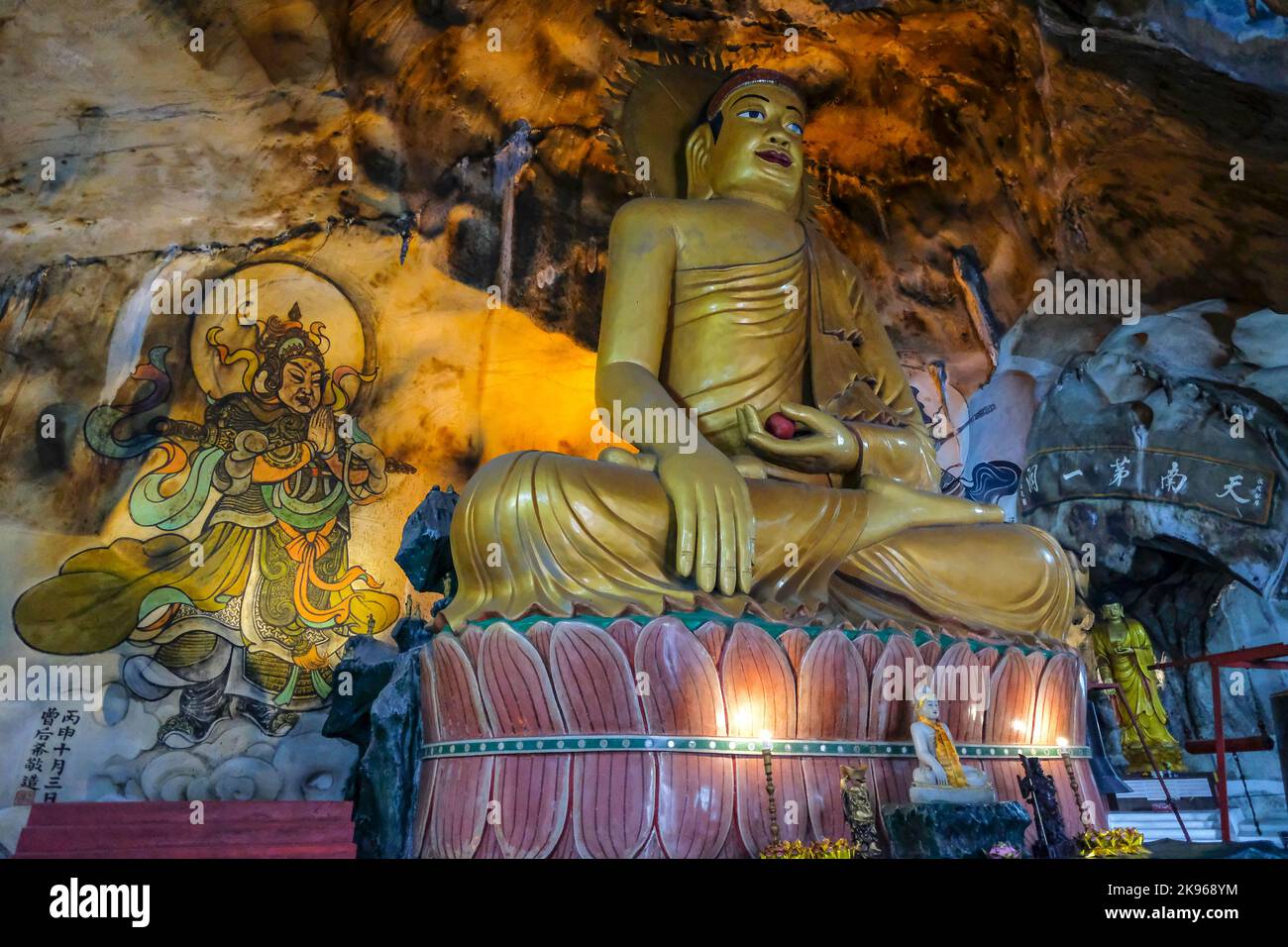Ipoh, Malaysia - October 2022: Views of the Perak Tong Temple, Chinese ...