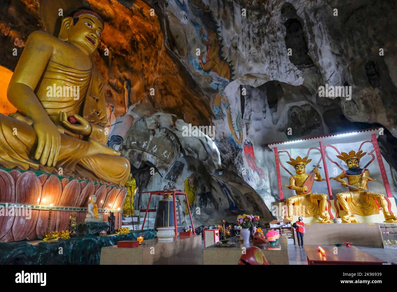 Ipoh, Malaysia - October 2022: Views of the Perak Tong Temple, Chinese ...