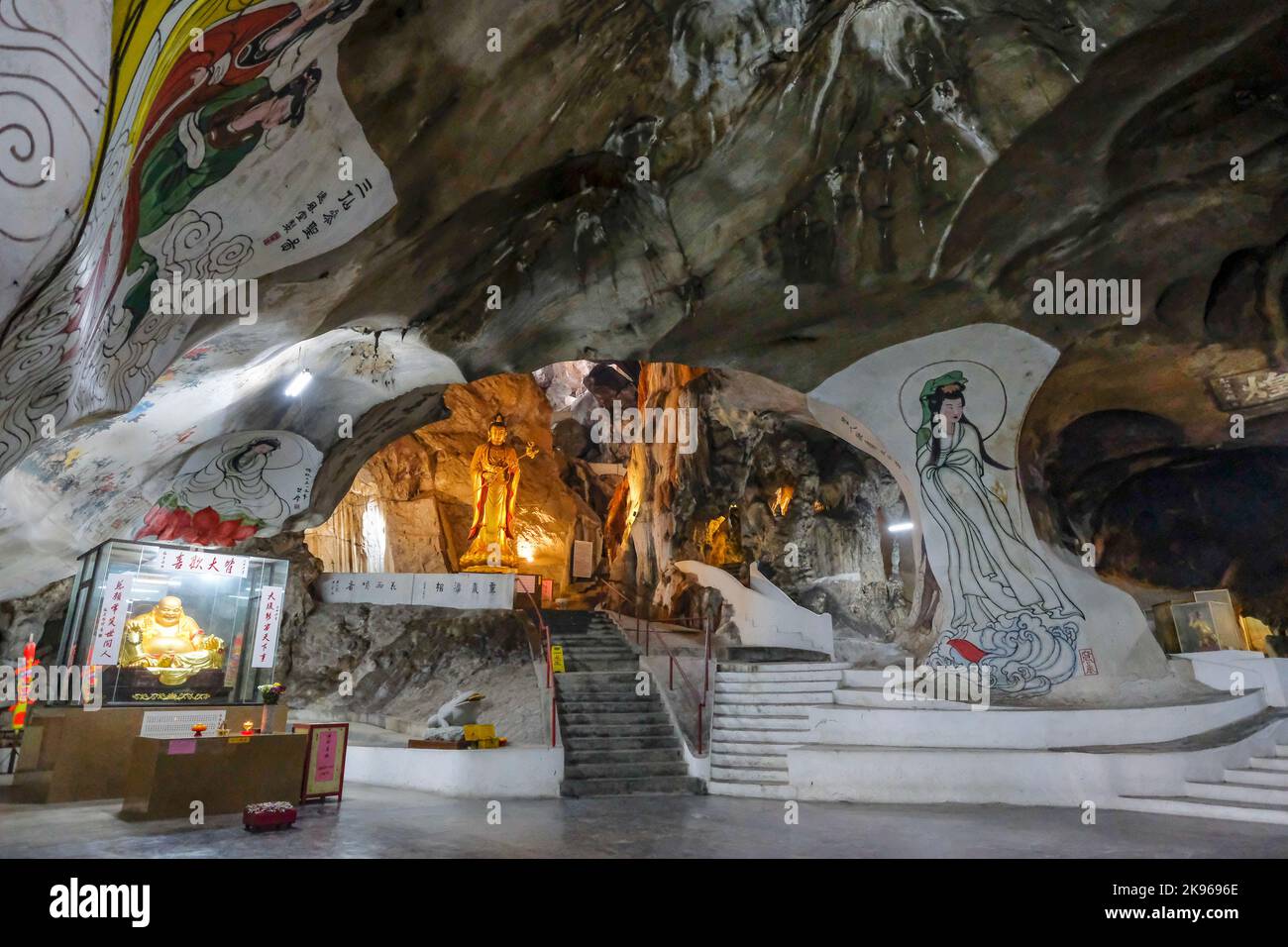 Ipoh, Malaysia - October 2022: Views of the Perak Tong Temple, Chinese ...