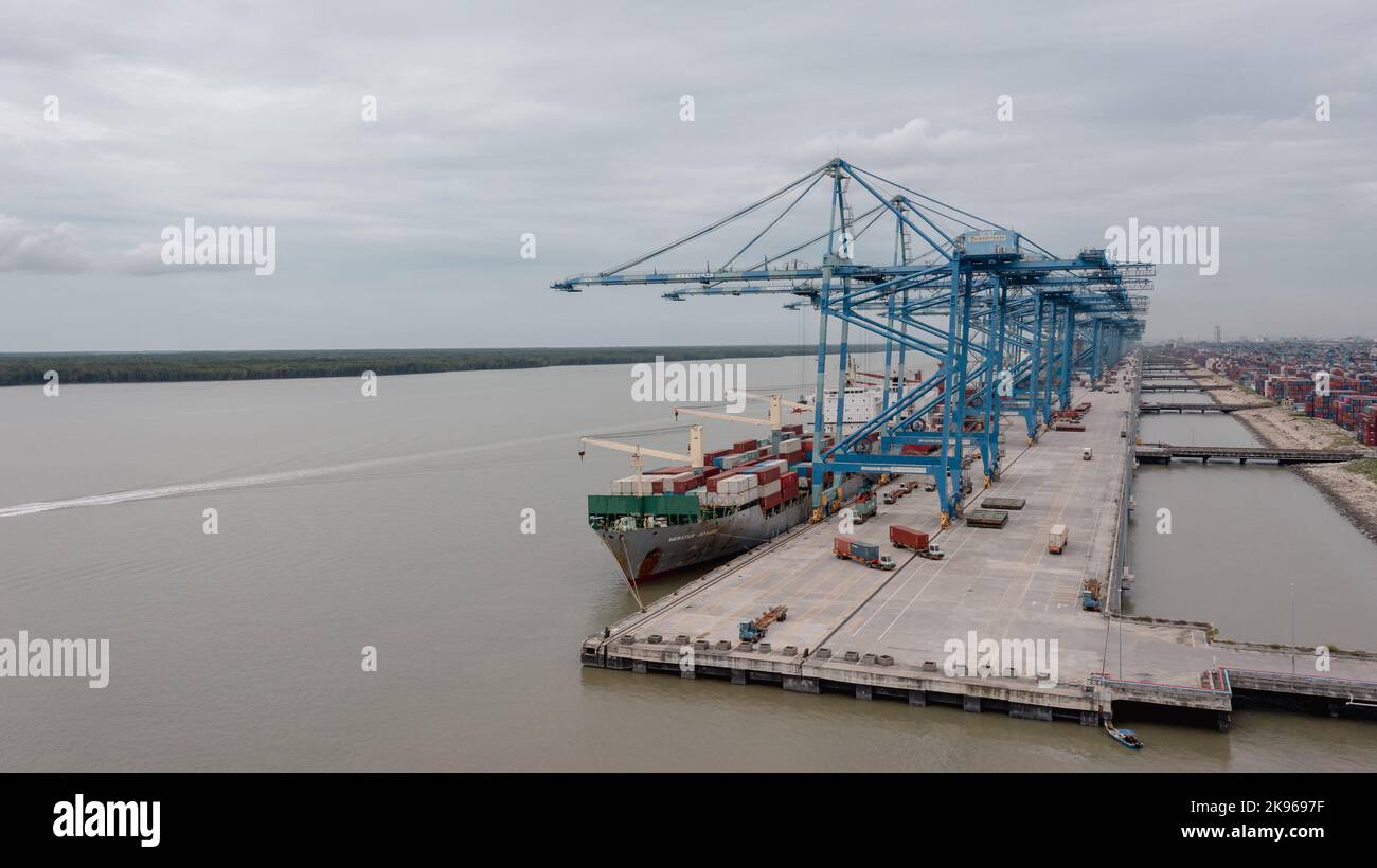 Klang, Malaysia - October 09, 2022: Cranes at the port Klang near Kuala ...