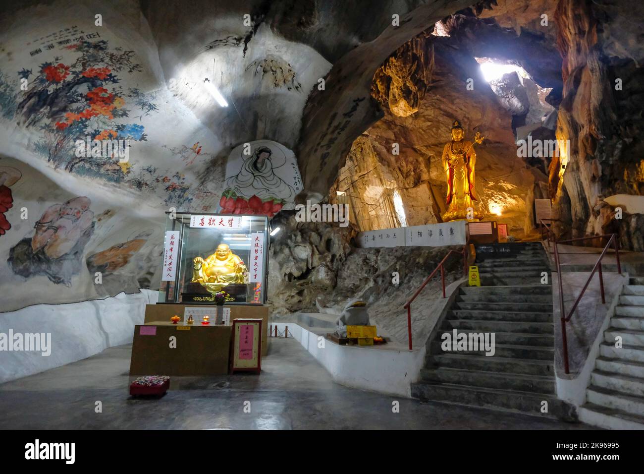 Ipoh, Malaysia - October 2022: Views of the Perak Tong Temple, Chinese ...