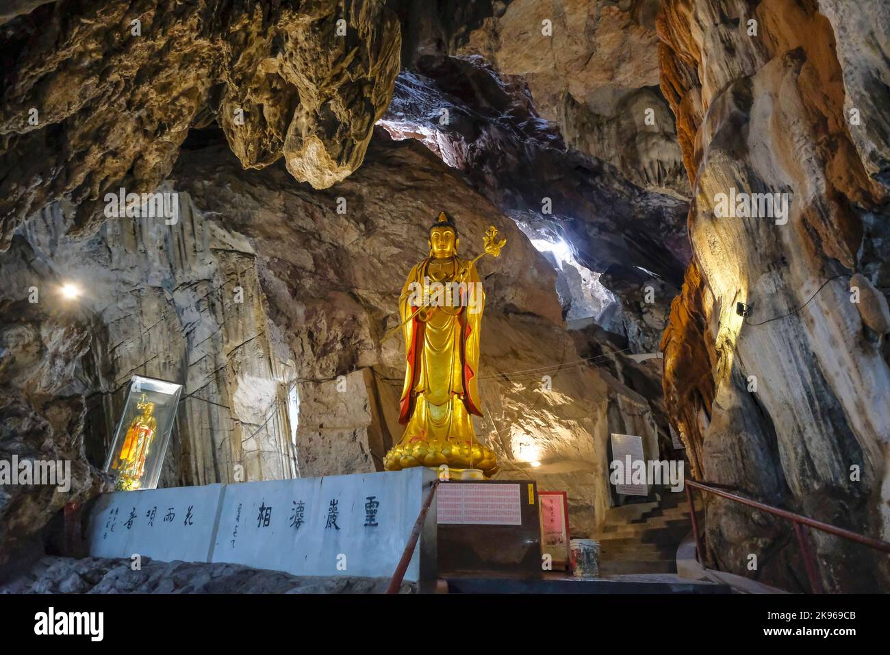 Ipoh, Malaysia - October 2022: Views of the Perak Tong Temple, Chinese ...