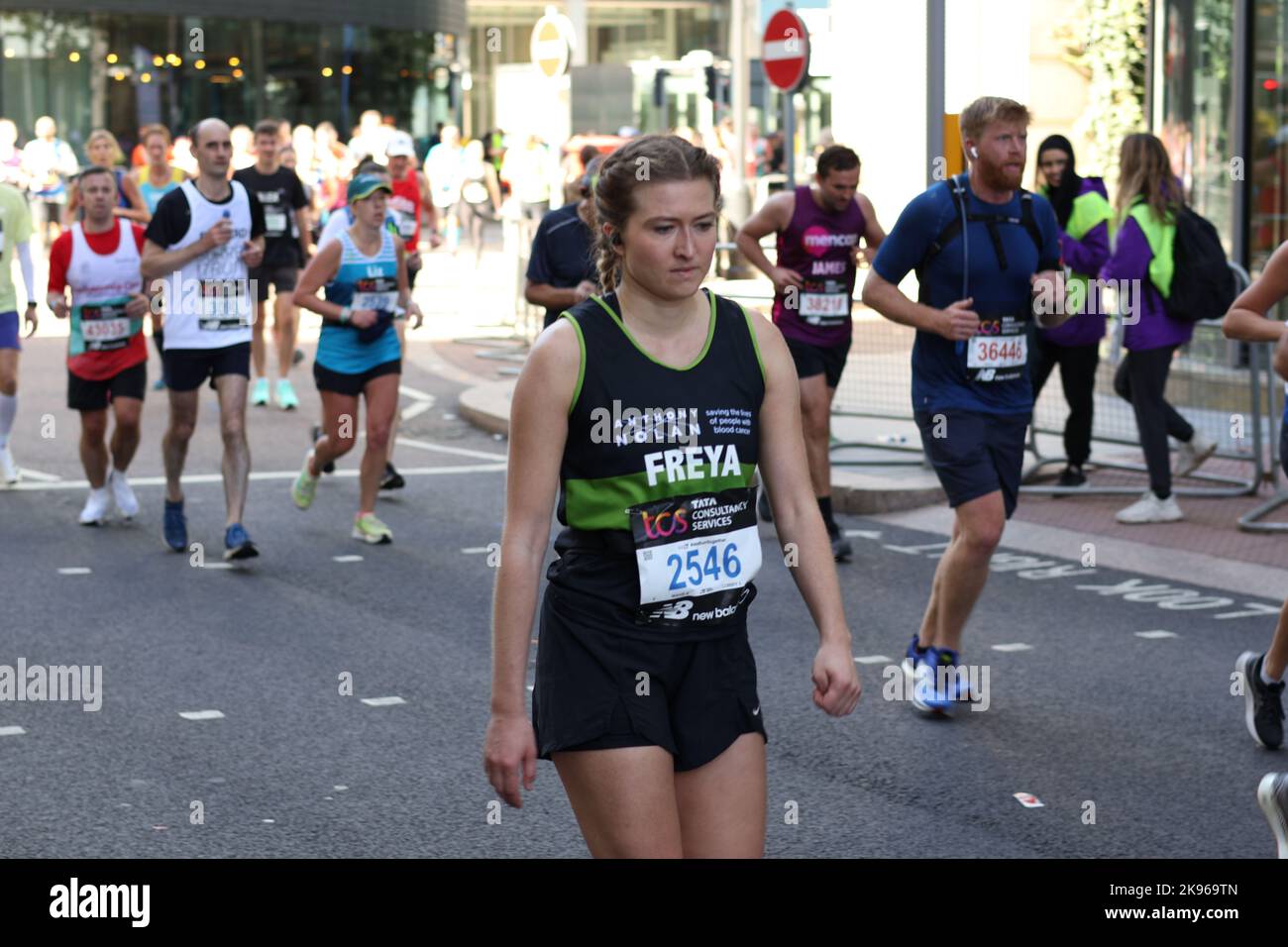 London Marathon 2022, October 02. Runners at Canary Wharf, Isle of Dogs ...