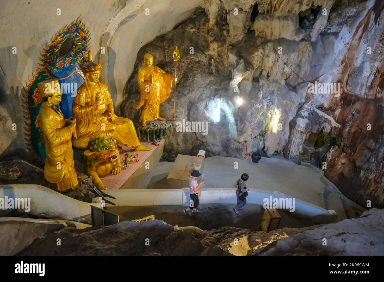 Ipoh, Malaysia - October 2022: Views of the Perak Tong Temple, Chinese ...