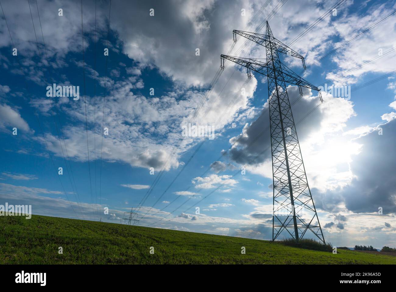 Electricity pylon for transmission and current transfer of high voltage ...