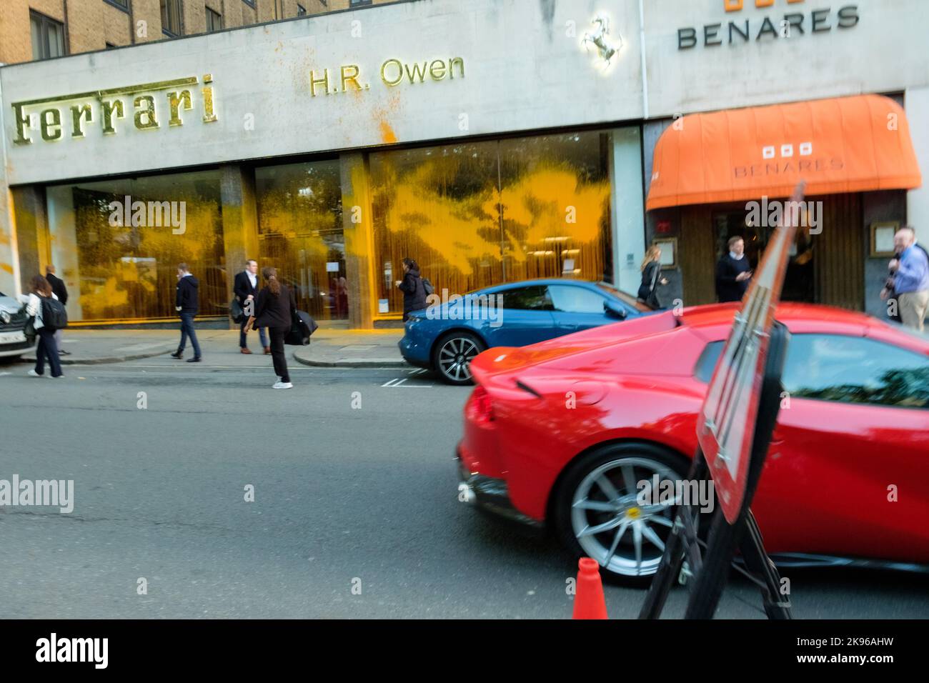 London, UK. 26 OCT 2022. A couple of Just Stop Oil activists spray ...