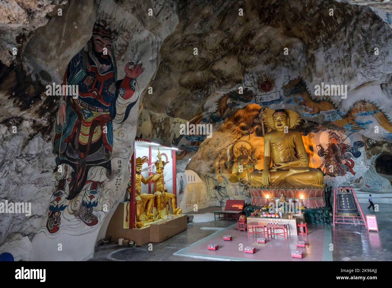 Ipoh, Malaysia - October 2022: Views of the Perak Tong Temple, Chinese ...