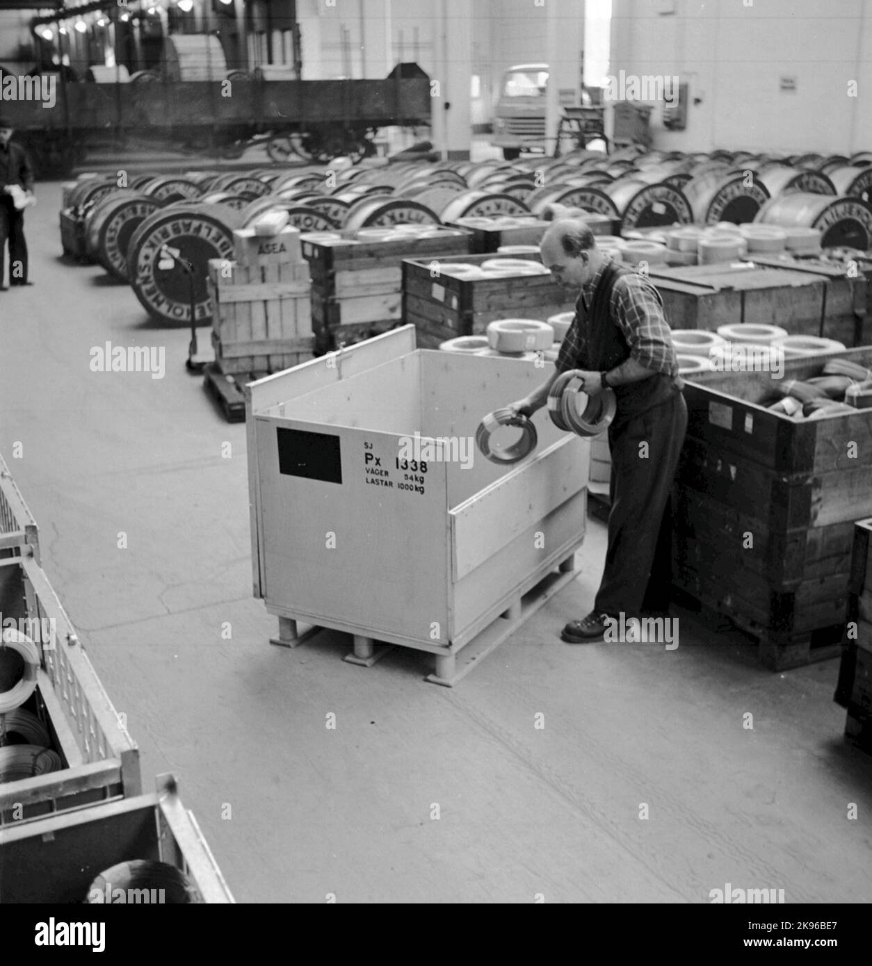 Packing of small containers, Liljeholmens cable plant Stock Photo - Alamy